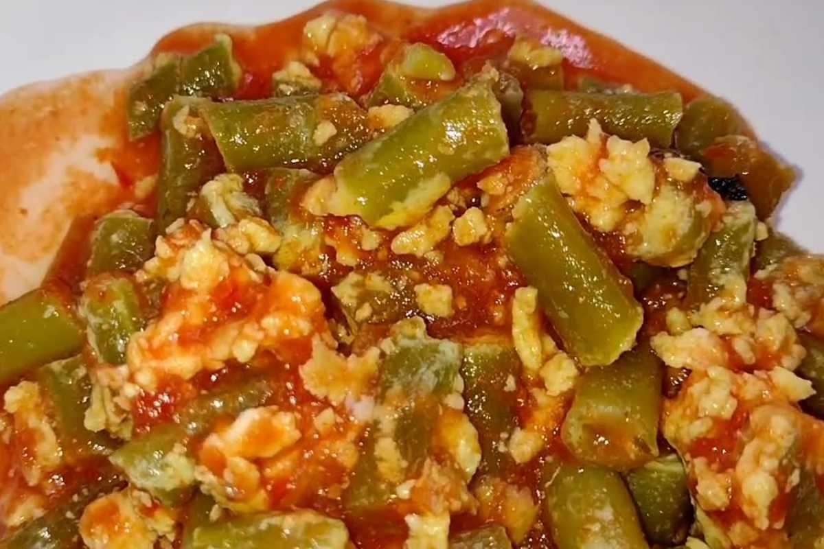 Ejotes con Huevo en Salsa Roja - Cocina con Poco: Recetas Fáciles y ...