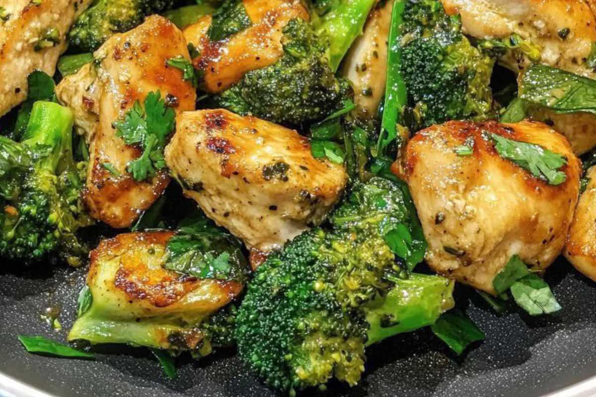 Pollo al Ajo con Brócoli y Espinacas - Cocina con Poco: Recetas Fáciles ...